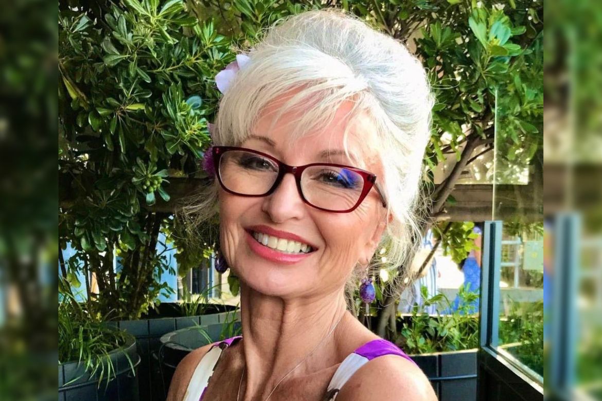 Sharon McAllister, 66 anos: a cabeleireira que se tornou professora de ...